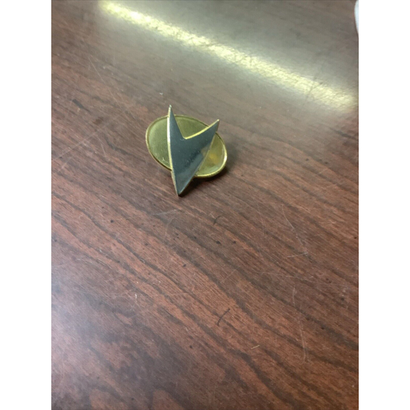 Hollywood Pins | Toys | Vintage Star Trek Communicator Pin Paramount ...